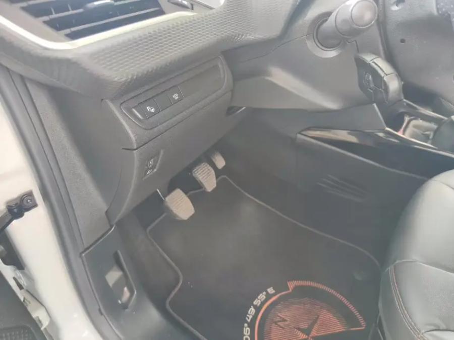 Balts Peugeot 2008 2015 Jelgava, ar dzinēja tilpumu 1.20 L un nobraukumu 99 tūkst. km par 6990 €, foto 20 vietnē AUTOMOTO.COM.LV