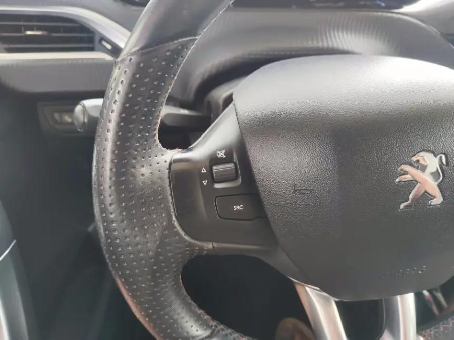Balts Peugeot 2008 2015 Jelgava, ar dzinēja tilpumu 1.20 L un nobraukumu 99 tūkst. km par 6990 €, foto 23 vietnē AUTOMOTO.COM.LV