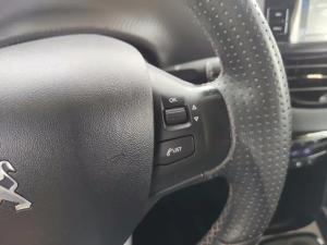 Balts Peugeot 2008 2015 Jelgava, ar dzinēja tilpumu 1.20 L un nobraukumu 99 tūkst. km par 6990 €, foto 24 vietnē AUTOMOTO.COM.LV