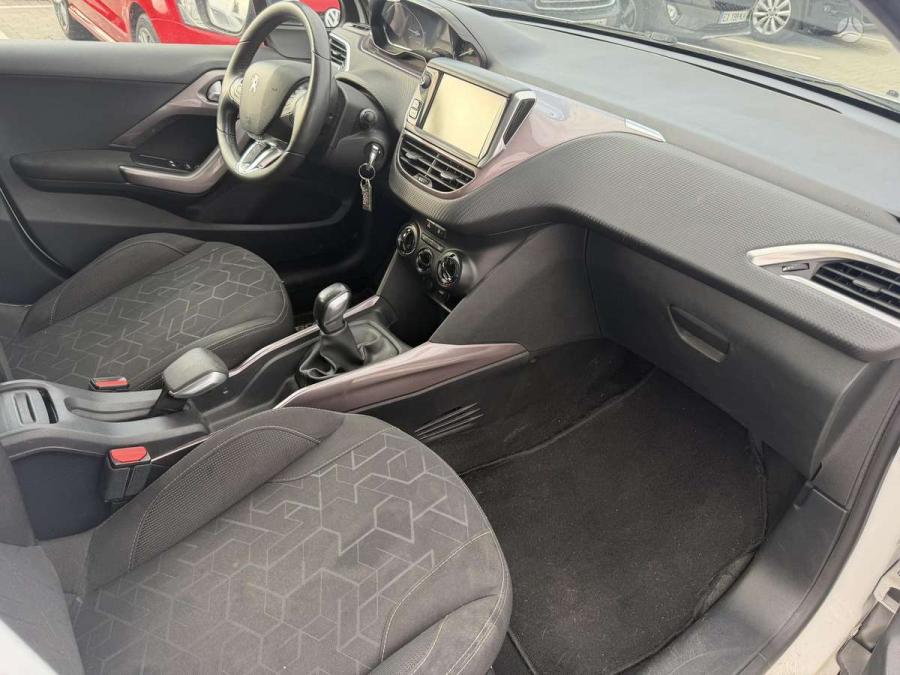 Balts Peugeot 2008 2015 Tauragė, ar dzinēja tilpumu 1.20 L un nobraukumu 155 tūkst. km par 3500 €, foto 6 vietnē AUTOMOTO.COM.LV