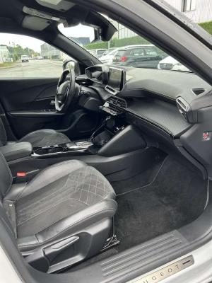 Balts Peugeot 2008 2022 Tauragė, ar dzinēja tilpumu 1.50 L un nobraukumu 264 tūkst. km par 9950 €, foto 18 vietnē AUTOMOTO.COM.LV