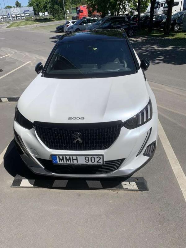 White Peugeot 2008 2023 in Vilnius, with an engine capacity of 1.50 L and mileage of 51 thousand km for 18300 €, photo 4 on AUTOMOTO.COM.LV