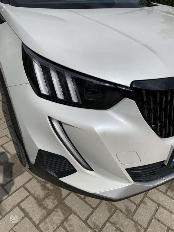 White Peugeot 2008 2023 in Vilnius, with an engine capacity of 1.50 L and mileage of 51 thousand km for 18300 €, photo 5 on AUTOMOTO.COM.LV