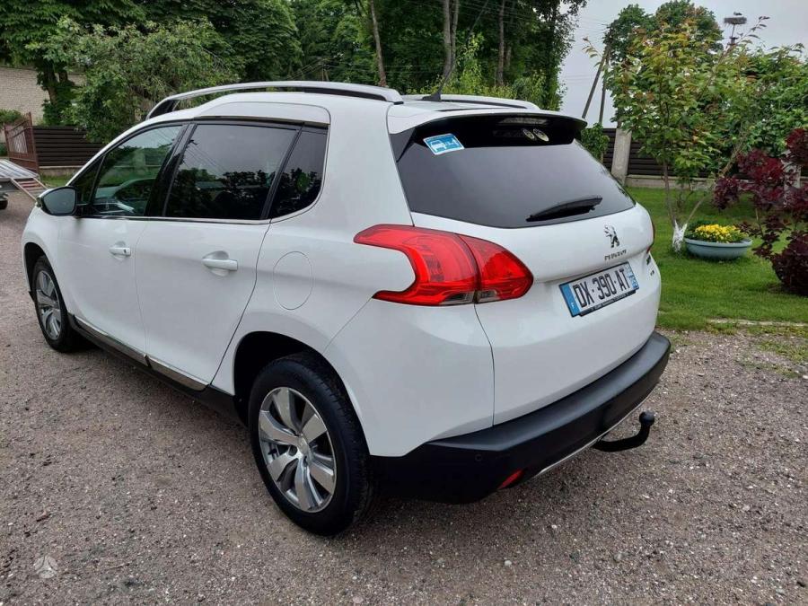 Balts Peugeot 2008 2015 Tauragė, ar dzinēja tilpumu 1.20 L un nobraukumu 140 tūkst. km par 4700 €, foto 4 vietnē AUTOMOTO.COM.LV