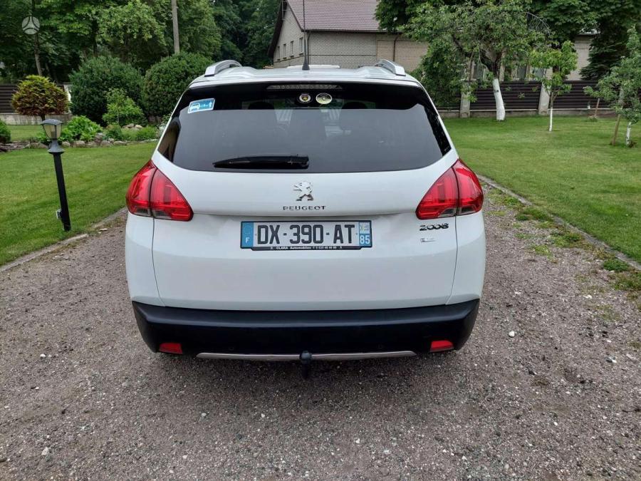 Balts Peugeot 2008 2015 Tauragė, ar dzinēja tilpumu 1.20 L un nobraukumu 140 tūkst. km par 4700 €, foto 5 vietnē AUTOMOTO.COM.LV