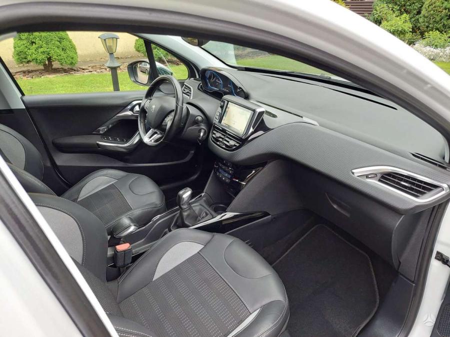 Balts Peugeot 2008 2015 Tauragė, ar dzinēja tilpumu 1.20 L un nobraukumu 140 tūkst. km par 4700 €, foto 8 vietnē AUTOMOTO.COM.LV