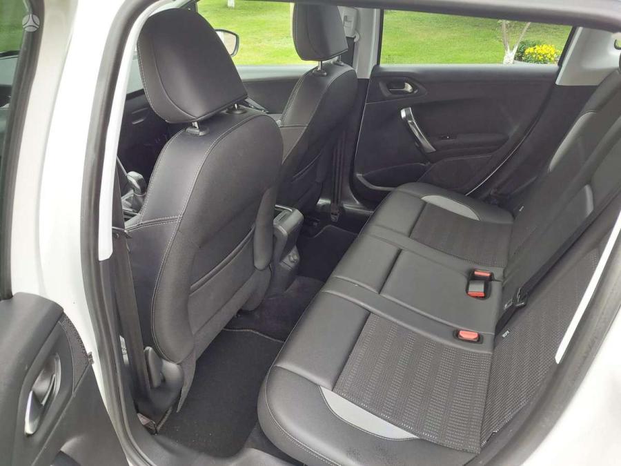 Balts Peugeot 2008 2015 Tauragė, ar dzinēja tilpumu 1.20 L un nobraukumu 140 tūkst. km par 4700 €, foto 9 vietnē AUTOMOTO.COM.LV