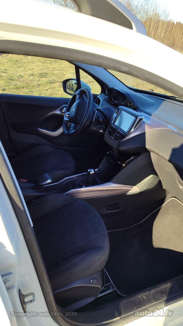 Balts Peugeot 2008 2014 Tallina, ar dzinēja tilpumu 1.20 L un nobraukumu 122 tūkst. km par 3900 €, foto 5 vietnē AUTOMOTO.COM.LV