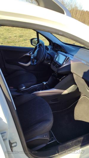 Balts Peugeot 2008 2014 Tallina, ar dzinēja tilpumu 1.20 L un nobraukumu 122 tūkst. km par 3900 €, foto 6 vietnē AUTOMOTO.COM.LV