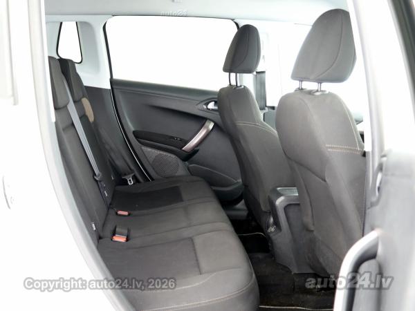 White Peugeot 2008 2014 in Tallinn, with an engine capacity of 1.20 L and mileage of 119 thousand km for 4699 €, photo 7 on AUTOMOTO.COM.LV