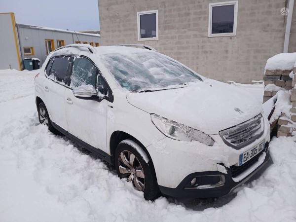 White Peugeot 2008 2016 in Taurage, with an engine capacity of 1.20 L and mileage of 116 thousand km for 2900 €, photo 1 on AUTOMOTO.COM.LV