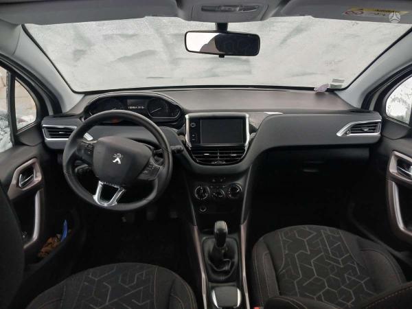 White Peugeot 2008 2016 in Taurage, with an engine capacity of 1.20 L and mileage of 116 thousand km for 2900 €, photo 7 on AUTOMOTO.COM.LV