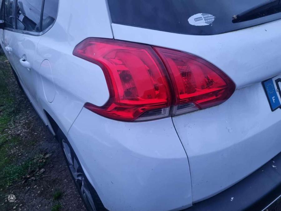 Balts Peugeot 2008 2016 Tauragė, ar dzinēja tilpumu 1.20 L un nobraukumu 108 tūkst. km par 6200 €, foto 4 vietnē AUTOMOTO.COM.LV