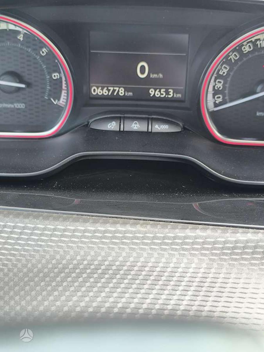 Balts Peugeot 2008 2017 Tauragė, ar dzinēja tilpumu 1.20 L un nobraukumu 66 tūkst. km par 6500 €, foto 16 vietnē AUTOMOTO.COM.LV
