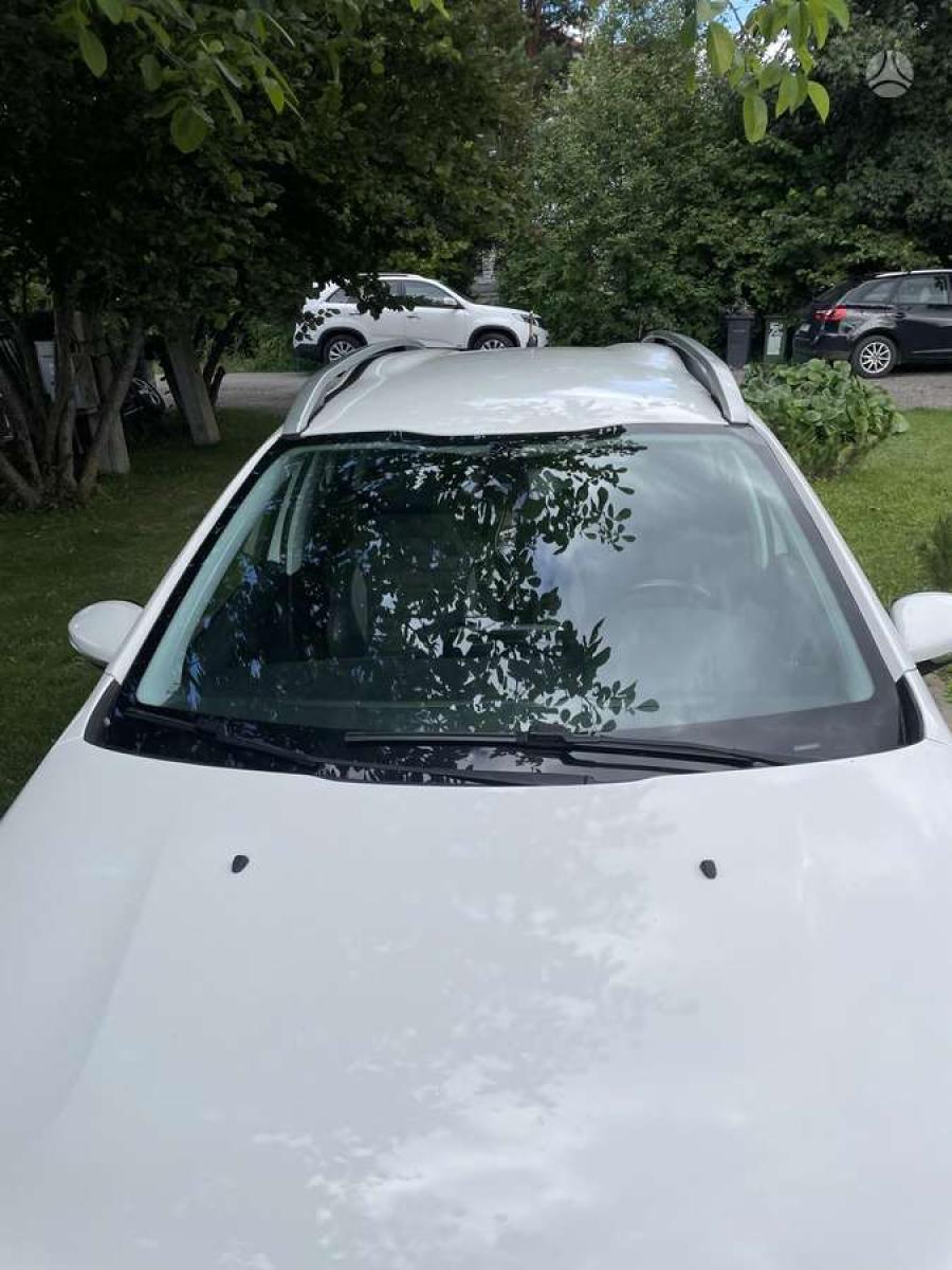 White Peugeot 2008 2017 in Raseiniai, with an engine capacity of 1.56 L and mileage of 148 thousand km for 5200 €, photo 10 on AUTOMOTO.COM.LV