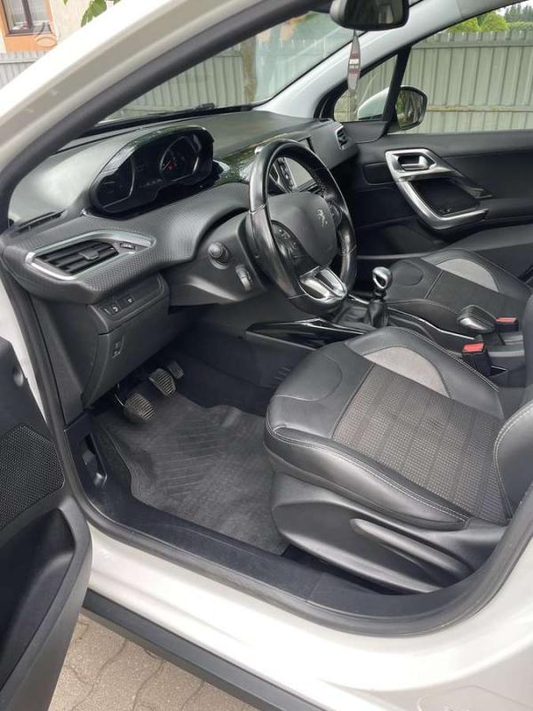 White Peugeot 2008 2017 in Raseiniai, with an engine capacity of 1.56 L and mileage of 148 thousand km for 5200 €, photo 11 on AUTOMOTO.COM.LV