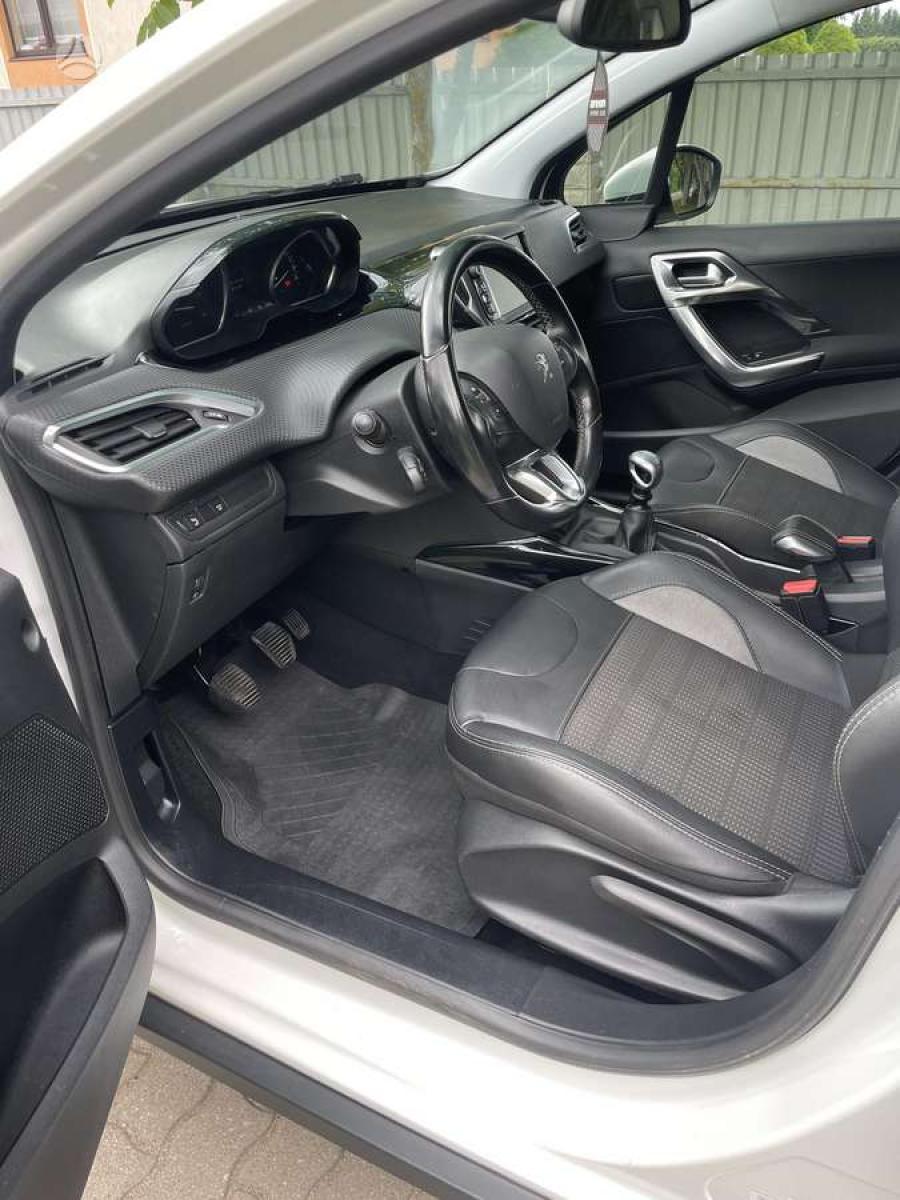 White Peugeot 2008 2017 in Raseiniai, with an engine capacity of 1.56 L and mileage of 148 thousand km for 5200 €, photo 11 on AUTOMOTO.COM.LV