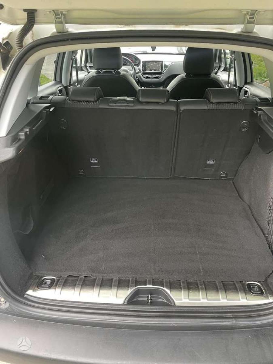 White Peugeot 2008 2017 in Raseiniai, with an engine capacity of 1.56 L and mileage of 148 thousand km for 5200 €, photo 13 on AUTOMOTO.COM.LV