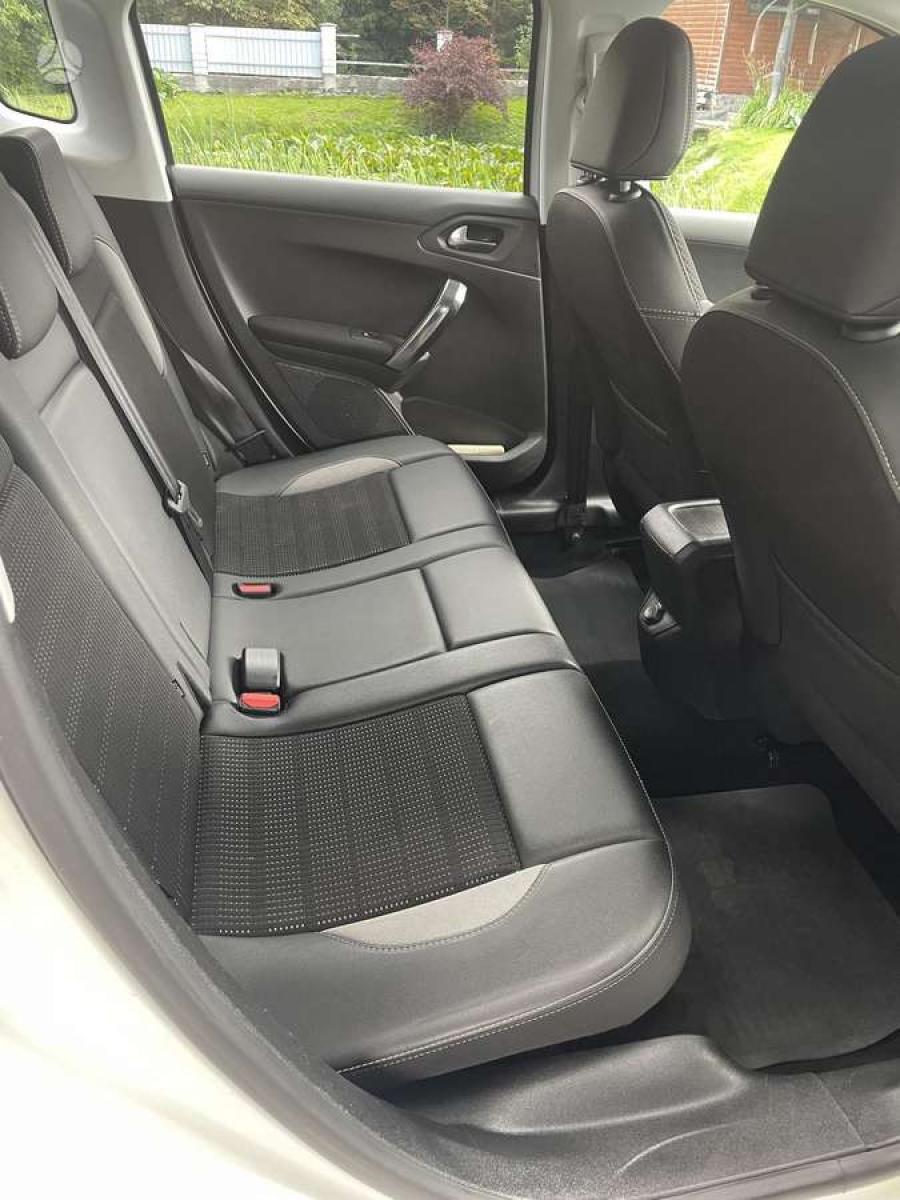 White Peugeot 2008 2017 in Raseiniai, with an engine capacity of 1.56 L and mileage of 148 thousand km for 5200 €, photo 14 on AUTOMOTO.COM.LV