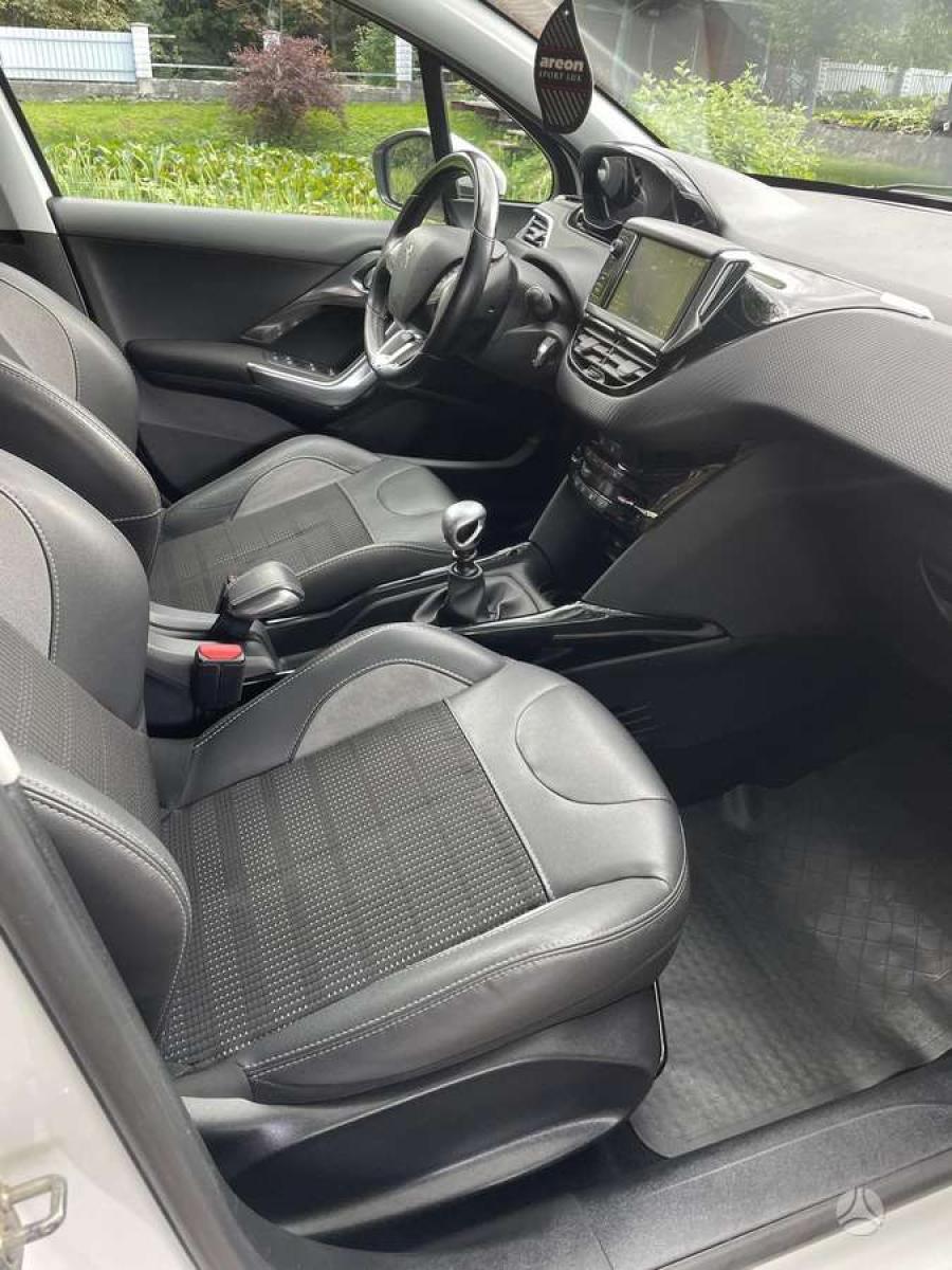 White Peugeot 2008 2017 in Raseiniai, with an engine capacity of 1.56 L and mileage of 148 thousand km for 5200 €, photo 15 on AUTOMOTO.COM.LV