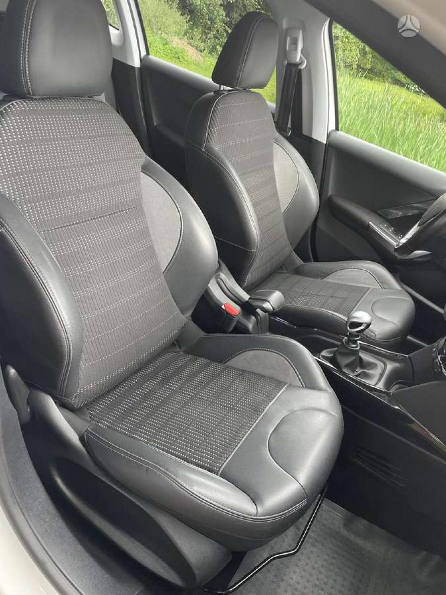 White Peugeot 2008 2017 in Raseiniai, with an engine capacity of 1.56 L and mileage of 148 thousand km for 5200 €, photo 16 on AUTOMOTO.COM.LV