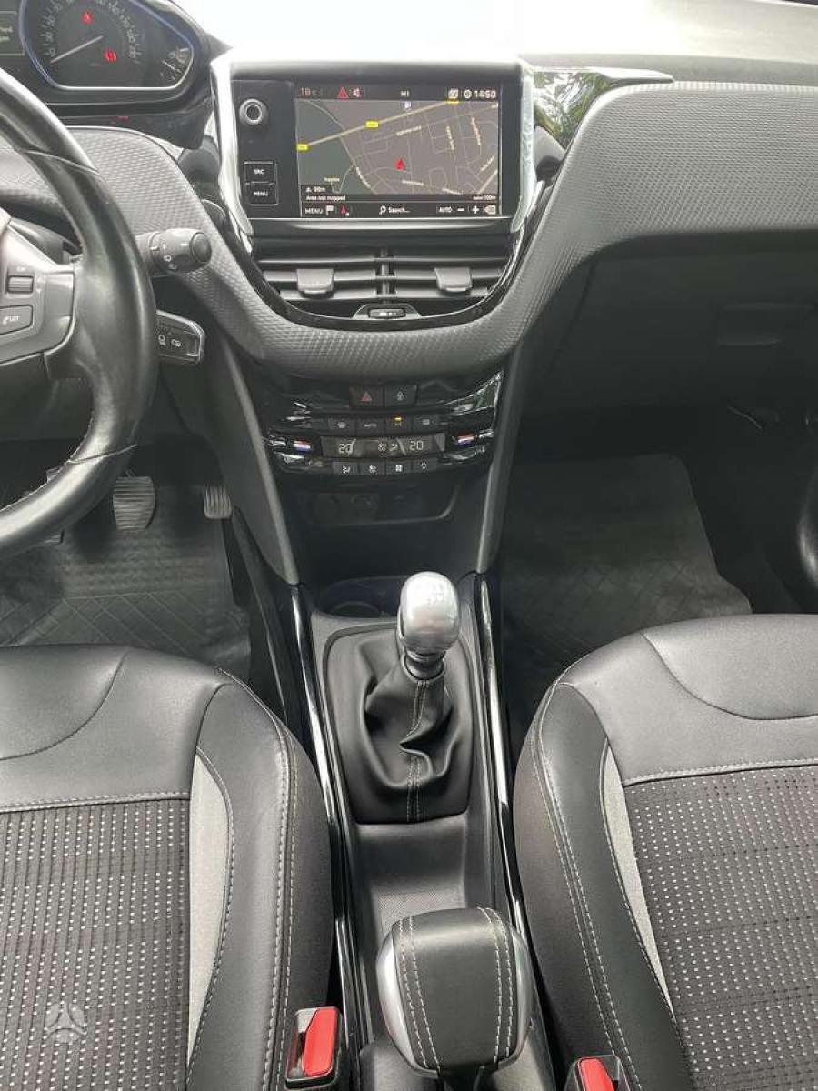 White Peugeot 2008 2017 in Raseiniai, with an engine capacity of 1.56 L and mileage of 148 thousand km for 5200 €, photo 17 on AUTOMOTO.COM.LV