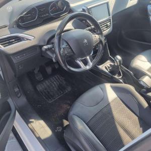Balts Peugeot 2008 2018 Tauragė, ar dzinēja tilpumu 1.20 L un nobraukumu 152 tūkst. km par 4950 €, foto 8 vietnē AUTOMOTO.COM.LV