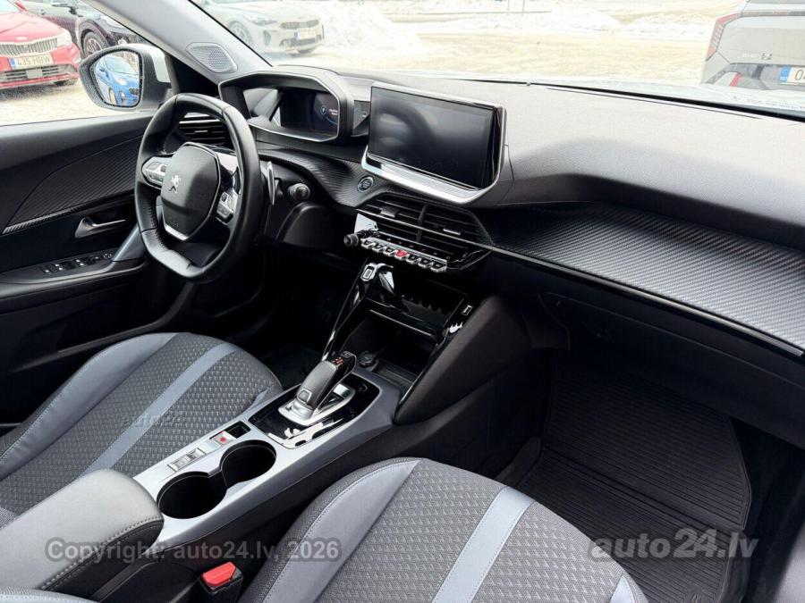 Balts Peugeot 2008 2020 Tallina, ar dzinēja tilpumu 1.20 L un nobraukumu 134 tūkst. km par 12900 €, foto 4 vietnē AUTOMOTO.COM.LV