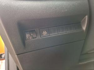 Dzeltens Peugeot 2008 2022 Utena, ar dzinēja tilpumu 1.20 L un nobraukumu 51 tūkst. km par 12400 €, foto 25 vietnē AUTOMOTO.COM.LV