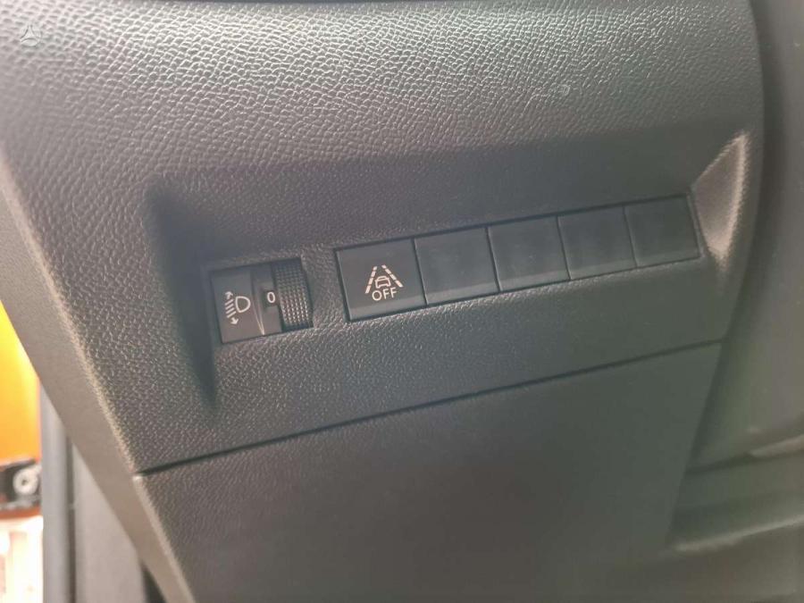 Dzeltens Peugeot 2008 2022 Utena, ar dzinēja tilpumu 1.20 L un nobraukumu 51 tūkst. km par 12400 €, foto 25 vietnē AUTOMOTO.COM.LV