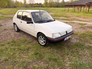 Balts Peugeot 205 1990 Tallina, ar dzinēja tilpumu 1.10 L un nobraukumu 71 tūkst. km par 3300 €, foto 3 vietnē AUTOMOTO.COM.LV