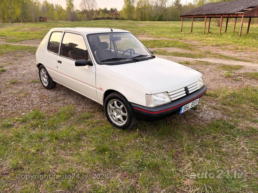 Balts Peugeot 205 1990 Tallina, ar dzinēja tilpumu 1.10 L un nobraukumu 71 tūkst. km par 3300 €, foto 3 vietnē AUTOMOTO.COM.LV