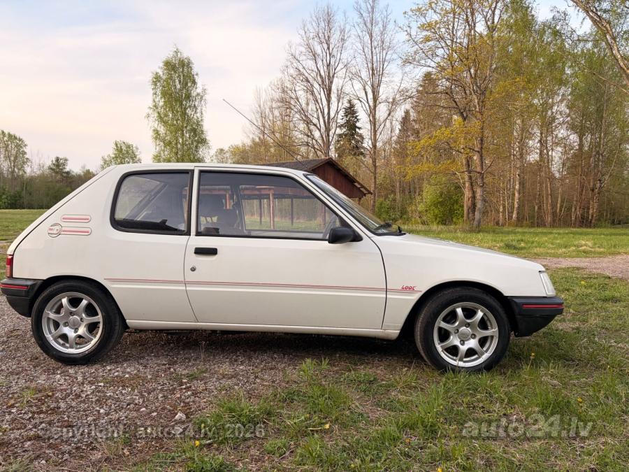 Balts Peugeot 205 1990 Tallina, ar dzinēja tilpumu 1.10 L un nobraukumu 71 tūkst. km par 3300 €, foto 4 vietnē AUTOMOTO.COM.LV