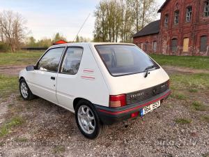Balts Peugeot 205 1990 Tallina, ar dzinēja tilpumu 1.10 L un nobraukumu 71 tūkst. km par 3300 €, foto 5 vietnē AUTOMOTO.COM.LV