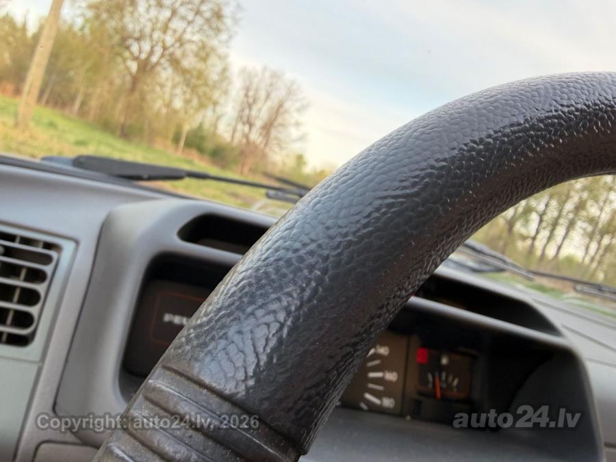 Balts Peugeot 205 1990 Tallina, ar dzinēja tilpumu 1.10 L un nobraukumu 71 tūkst. km par 3300 €, foto 9 vietnē AUTOMOTO.COM.LV