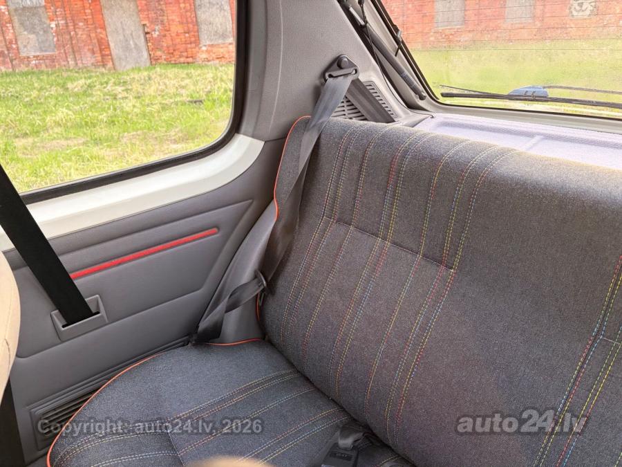 Balts Peugeot 205 1990 Tallina, ar dzinēja tilpumu 1.10 L un nobraukumu 71 tūkst. km par 3300 €, foto 11 vietnē AUTOMOTO.COM.LV