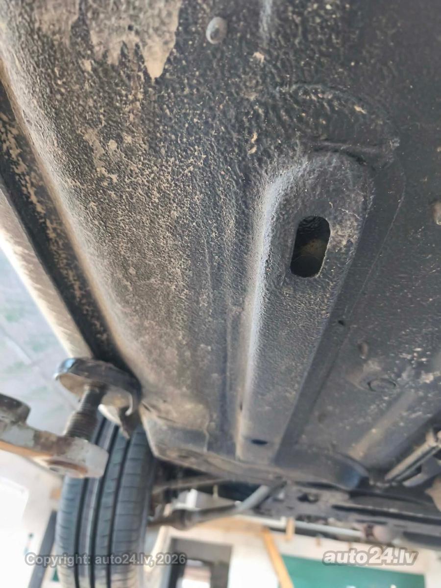Balts Peugeot 205 1990 Tallina, ar dzinēja tilpumu 1.10 L un nobraukumu 71 tūkst. km par 3300 €, foto 15 vietnē AUTOMOTO.COM.LV