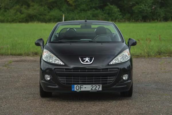 Black Peugeot 206 2009 in Liepaja, with an engine capacity of 1.60 L and mileage of 203 thousand km for 3500 €, photo 7 on AUTOMOTO.COM.LV