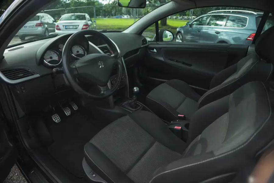 Melns Peugeot 206 2009 Liepāja, ar dzinēja tilpumu 1.60 L un nobraukumu 203 tūkst. km par 3500 €, foto 13 vietnē AUTOMOTO.COM.LV