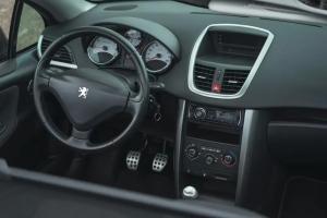 Melns Peugeot 206 2009 Liepāja, ar dzinēja tilpumu 1.60 L un nobraukumu 203 tūkst. km par 3500 €, foto 20 vietnē AUTOMOTO.COM.LV