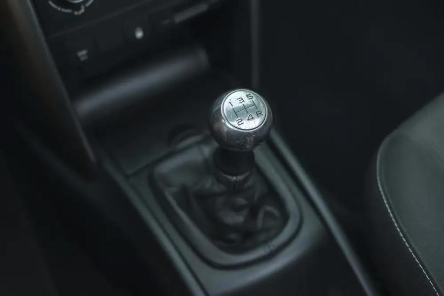 Melns Peugeot 206 2009 Liepāja, ar dzinēja tilpumu 1.60 L un nobraukumu 203 tūkst. km par 3500 €, foto 23 vietnē AUTOMOTO.COM.LV