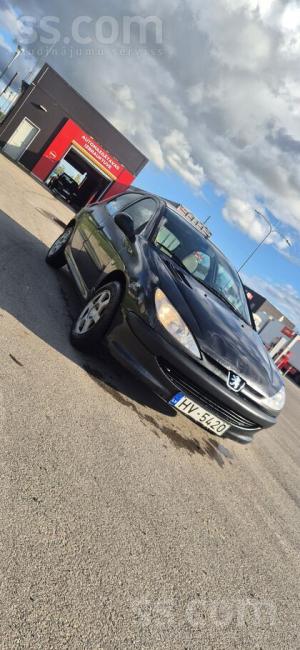 Black Peugeot 206 2004 in Saldus, with an engine capacity of 1.40 L and mileage of 344 thousand km for 700 €, photo 3 on AUTOMOTO.COM.LV