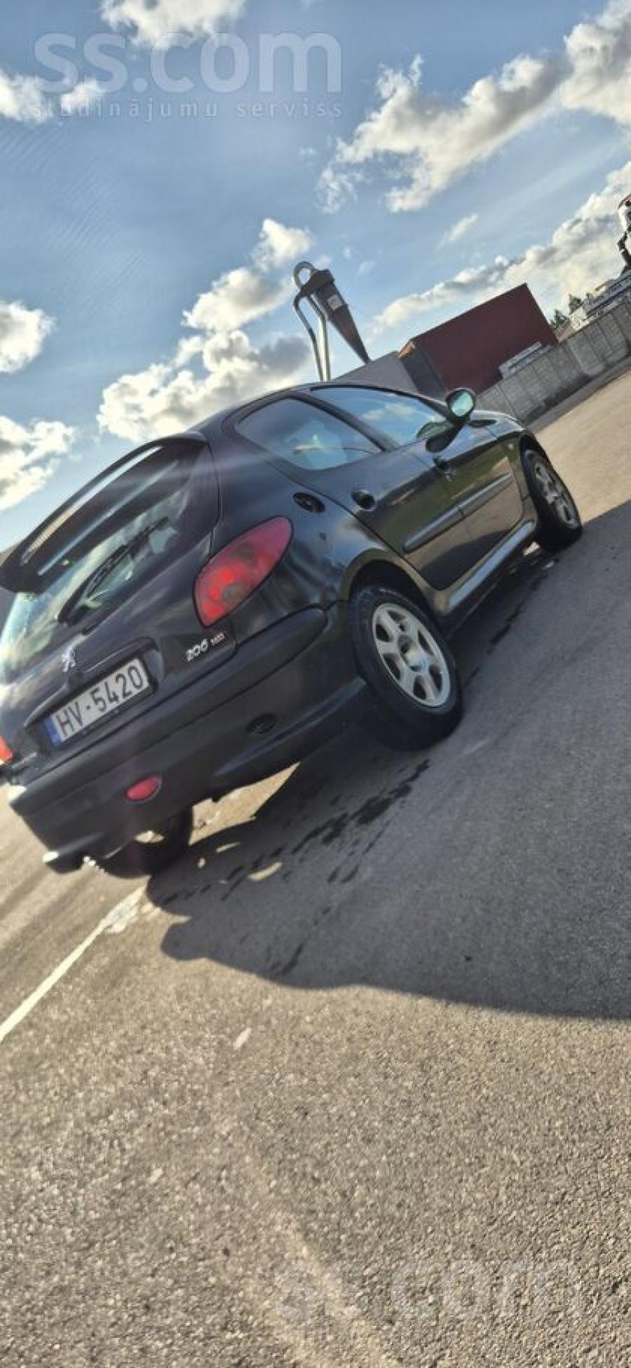 Black Peugeot 206 2004 in Saldus, with an engine capacity of 1.40 L and mileage of 344 thousand km for 700 €, photo 4 on AUTOMOTO.COM.LV