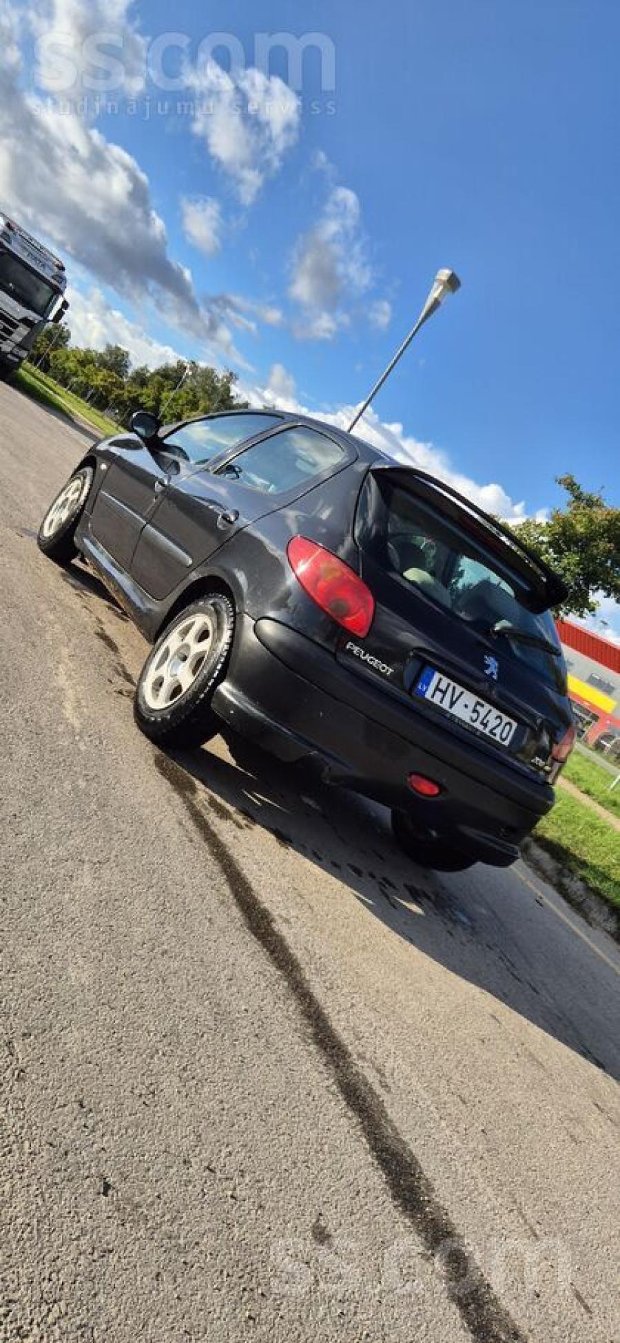 Black Peugeot 206 2004 in Saldus, with an engine capacity of 1.40 L and mileage of 344 thousand km for 700 €, photo 5 on AUTOMOTO.COM.LV