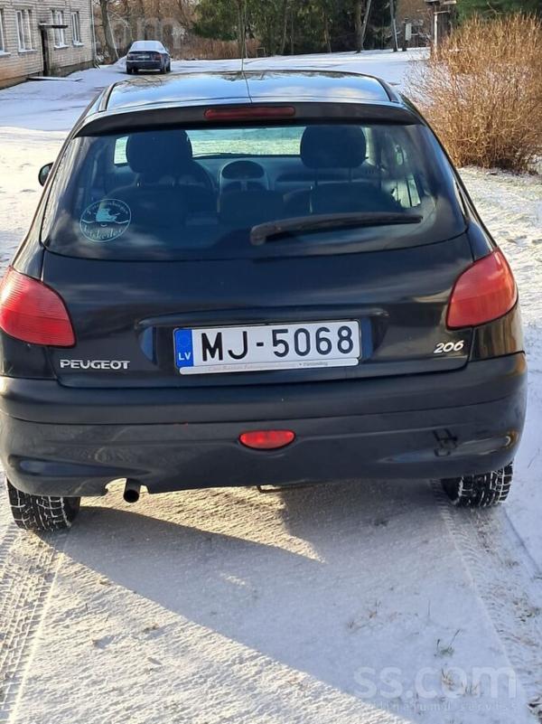 Black Peugeot 206 2005 in Talsi, with an engine capacity of 1.10 L and mileage of 201 thousand km for 1100 €, photo 7 on AUTOMOTO.COM.LV