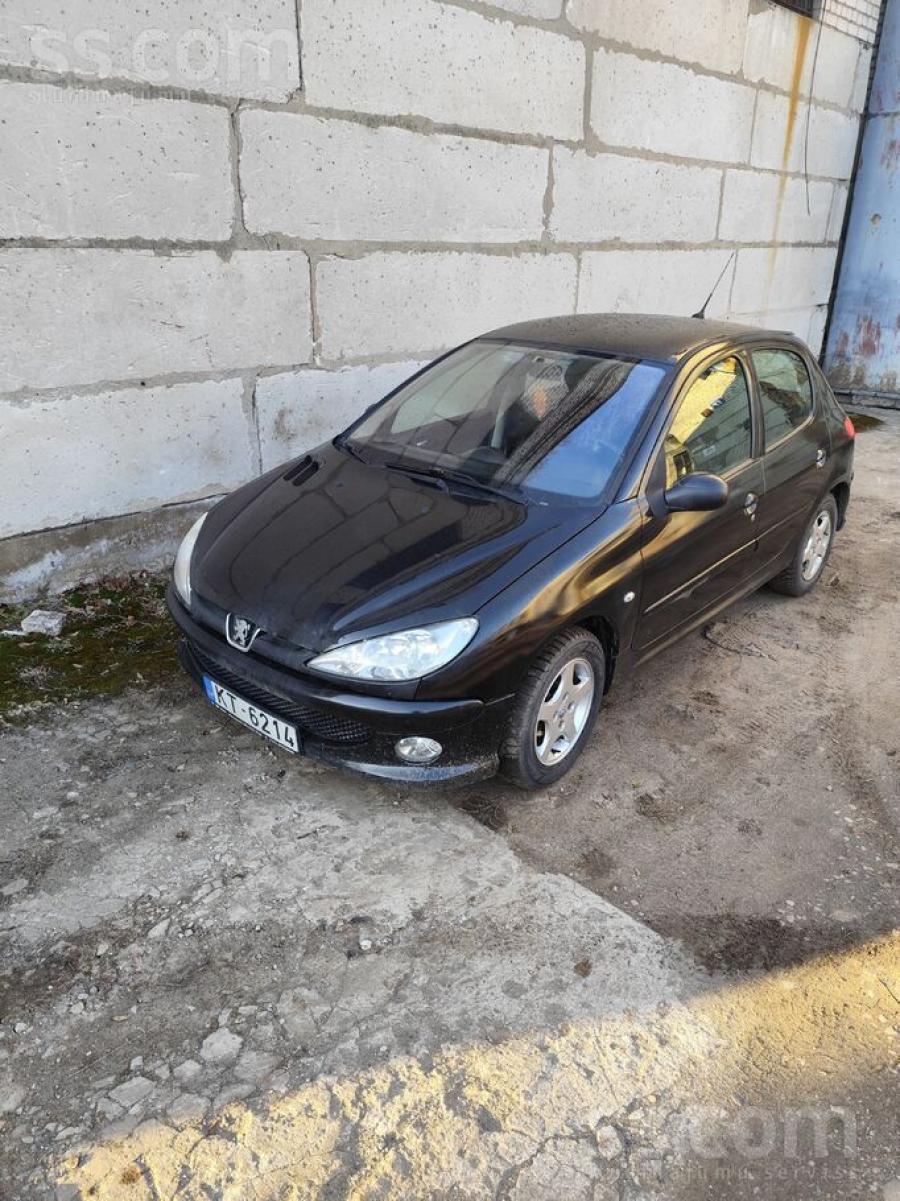 Melns Peugeot 206 2006 Rīga, ar dzinēja tilpumu 1.40 L un nobraukumu 190 tūkst. km par 1200 €, foto 1 vietnē AUTOMOTO.COM.LV