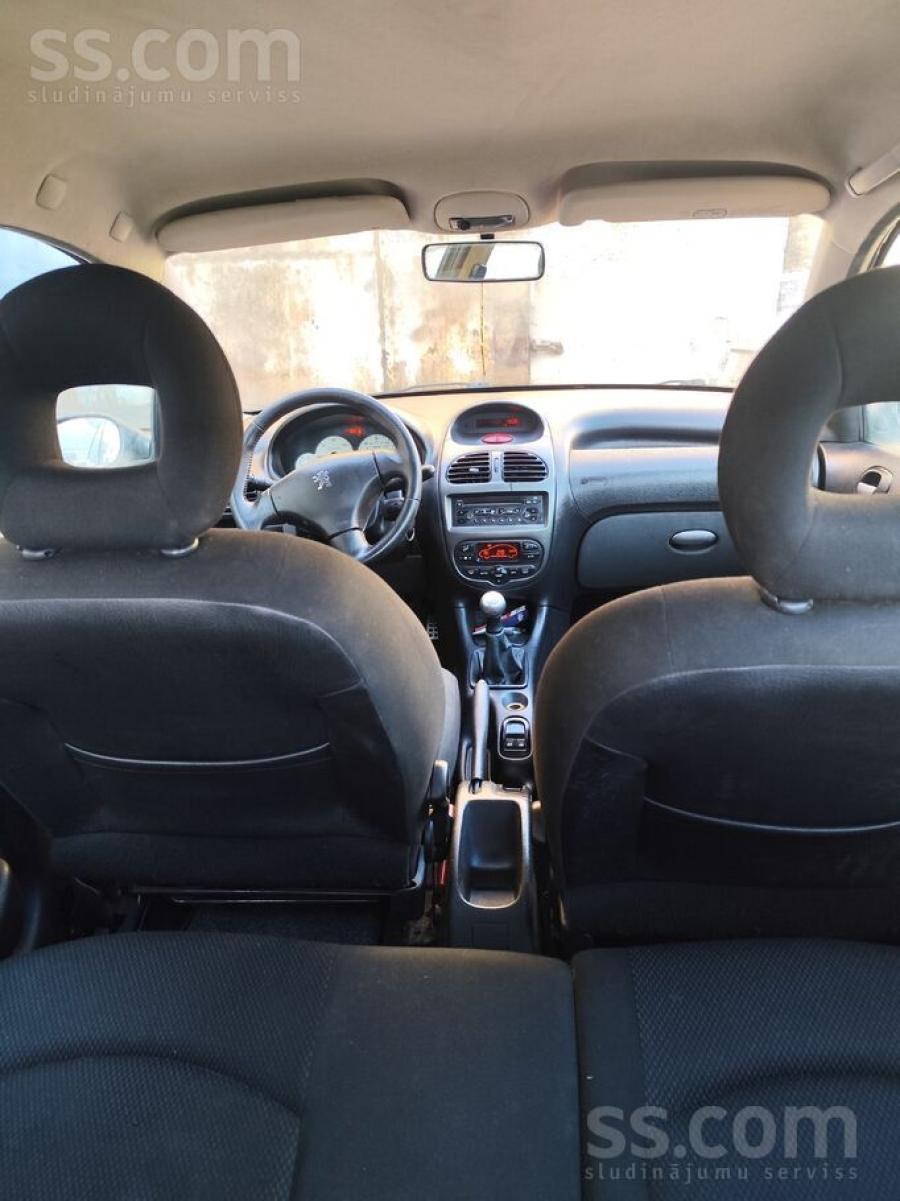Melns Peugeot 206 2006 Rīga, ar dzinēja tilpumu 1.40 L un nobraukumu 190 tūkst. km par 1200 €, foto 5 vietnē AUTOMOTO.COM.LV
