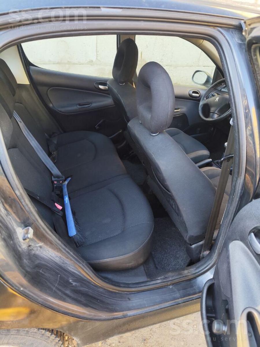 Melns Peugeot 206 2006 Rīga, ar dzinēja tilpumu 1.40 L un nobraukumu 190 tūkst. km par 1200 €, foto 7 vietnē AUTOMOTO.COM.LV
