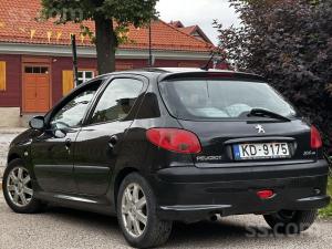 Черный Пежо 206 2006 в Елгава, объемом двигателя 1.60 л и пробегом 295 тыс. км за 800 €, фото 5 на AUTOMOTO.COM.LV