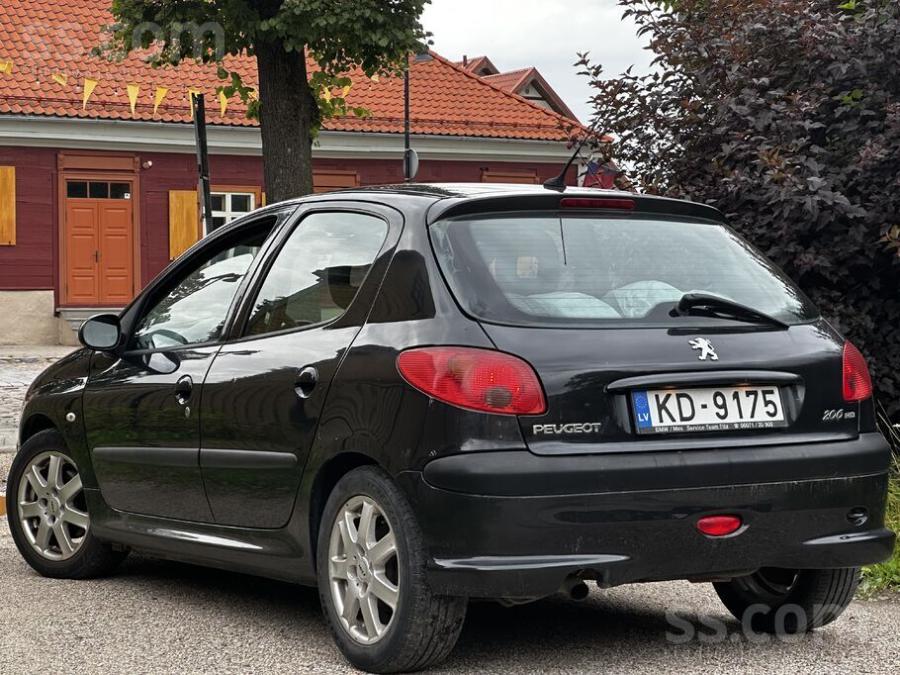 Черный Пежо 206 2006 в Елгава, объемом двигателя 1.60 л и пробегом 295 тыс. км за 800 €, фото 5 на AUTOMOTO.COM.LV